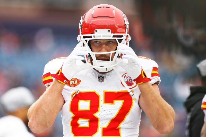 Taylor Swift Yells After Travis Kelce Is Pushed During Chiefs Game | Us ...