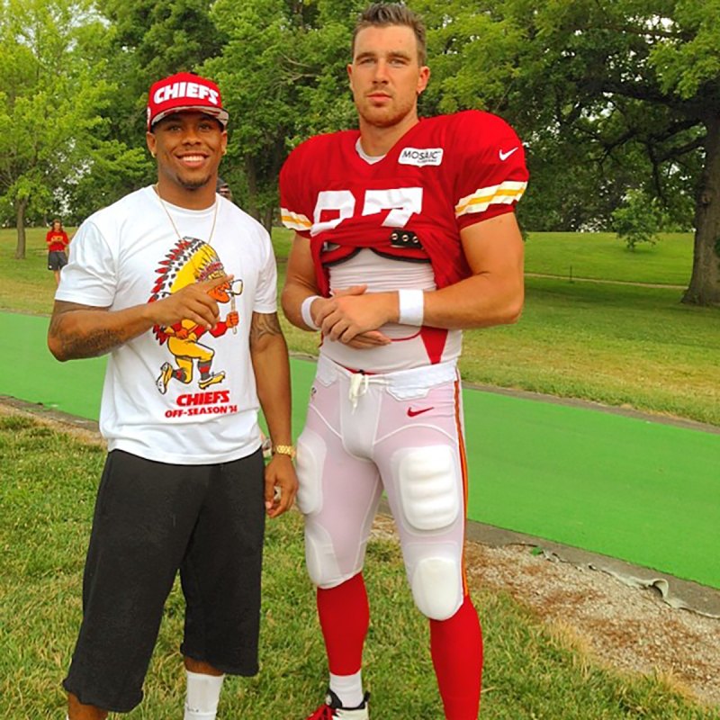Meet Travis Kelce’s BFF Aric Jones Who Sits With Taylor Swift at Games ...