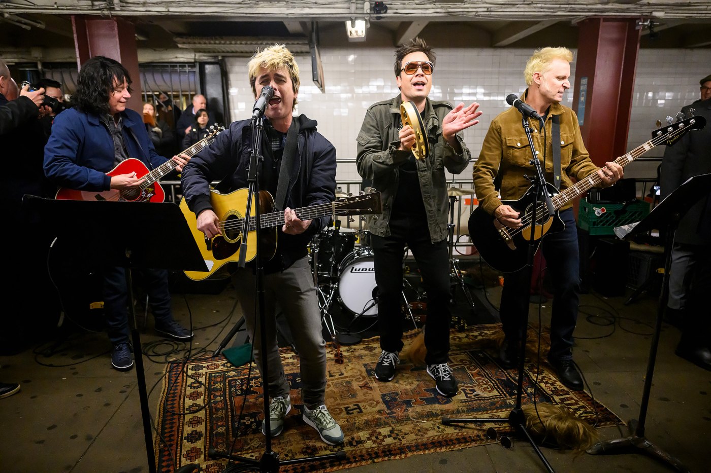 Green Day and Jimmy Fallon Perform in Disguise at NYC Subway Station ...