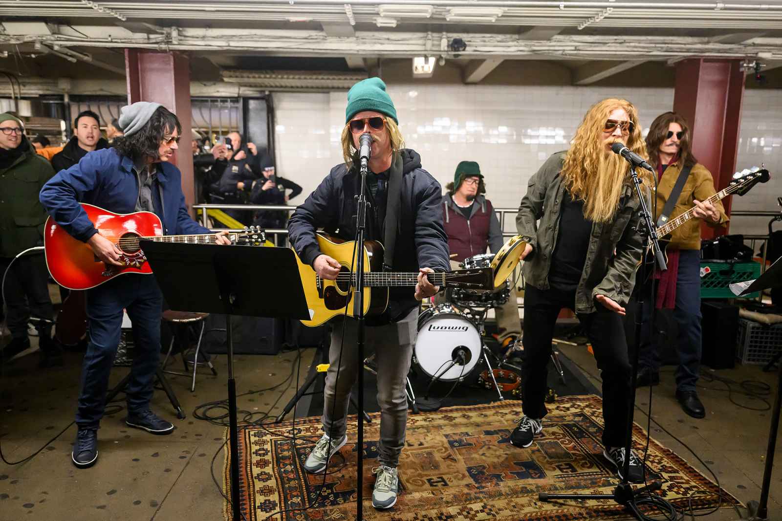 Green Day and Jimmy Fallon Perform in Disguise at NYC Subway Station ...