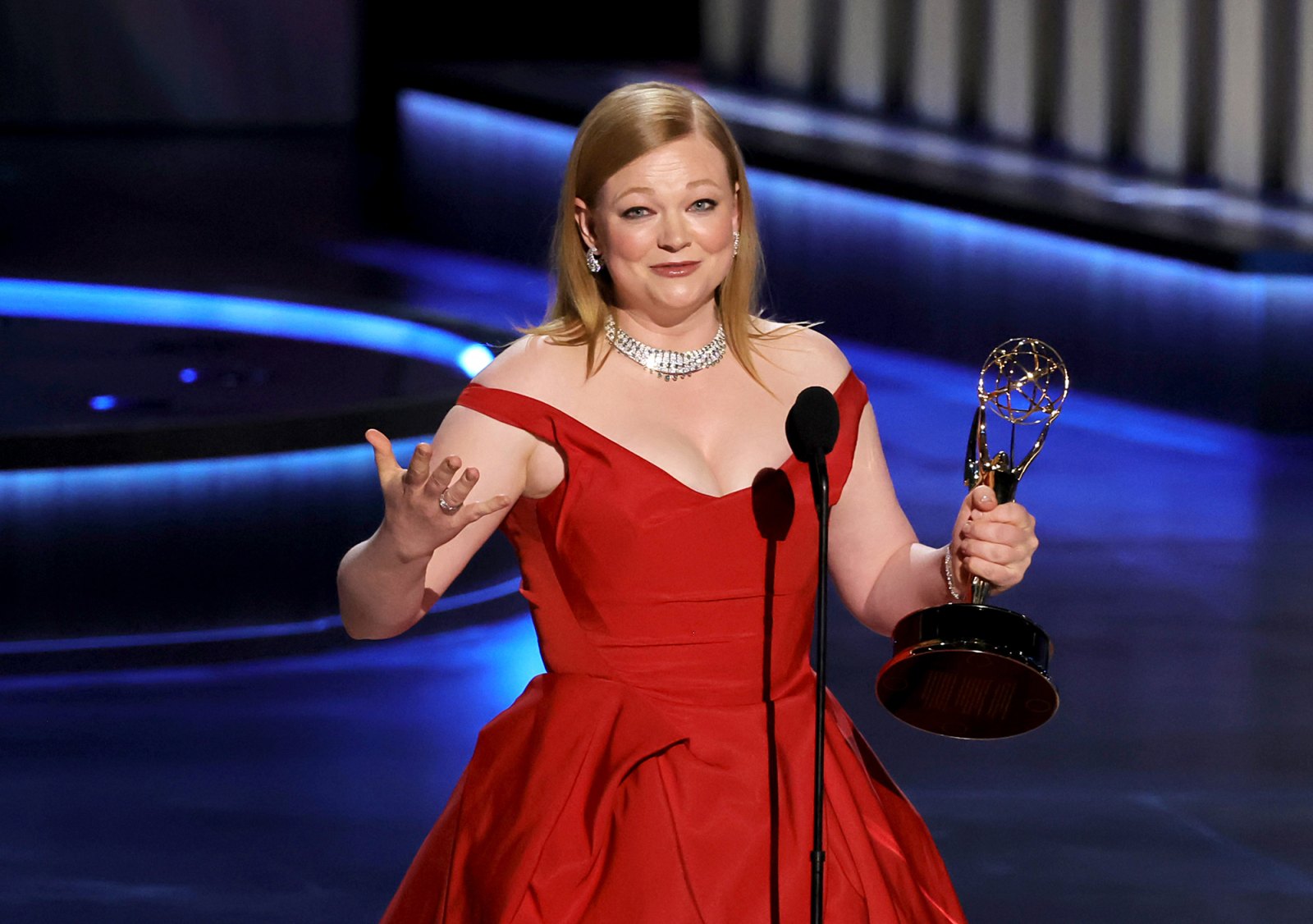 Succession's Sarah Snook Wins Best Lead Actress in Drama at 2023 Emmys ...