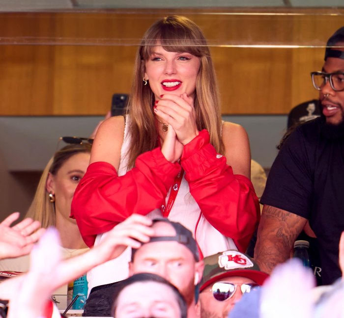 Taylor Swift Gave Stadium Worker $100 Tip at Chiefs Game | Us Weekly