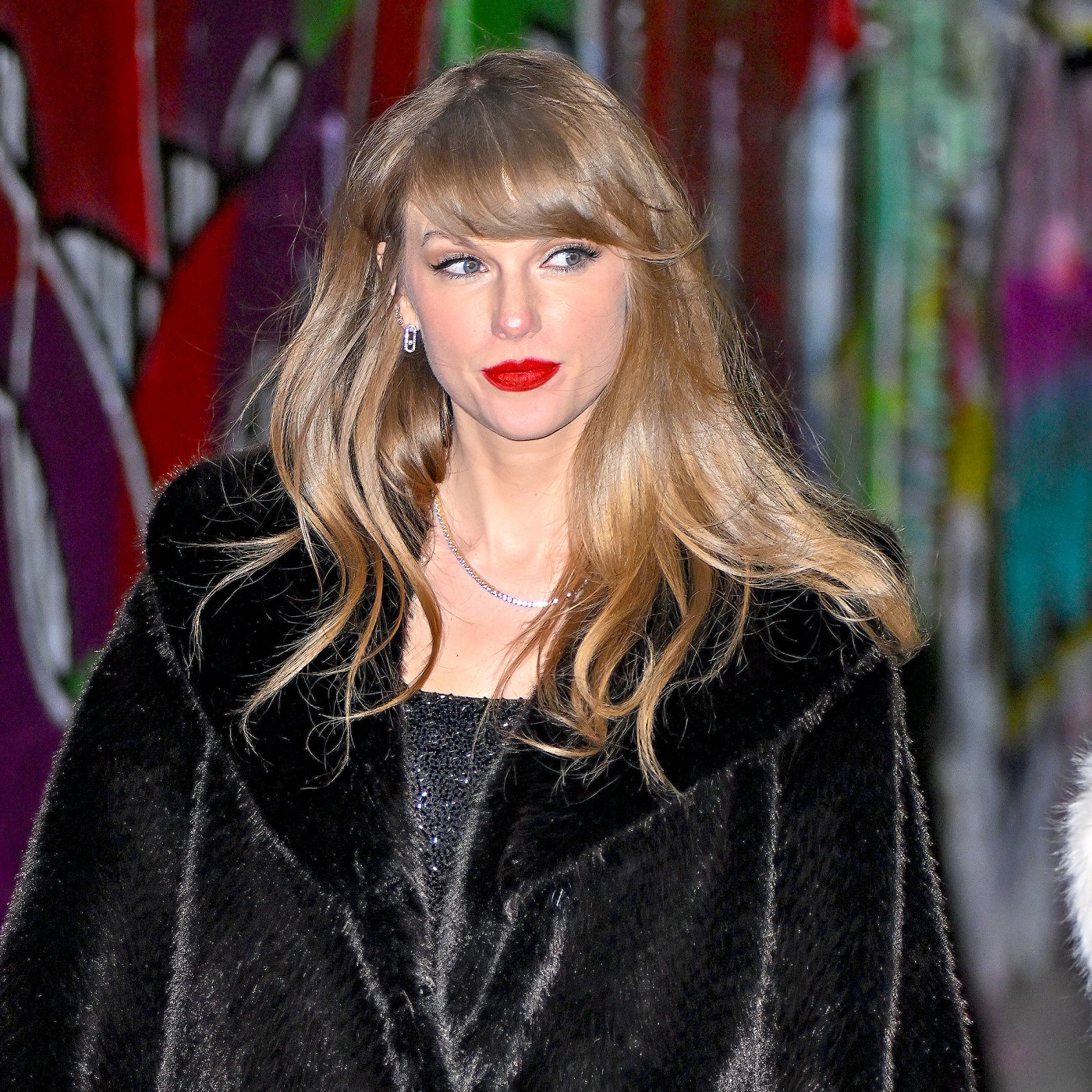 Fan Who Taylor Swift Gifted a Scarf During Chiefs Game Speaks Out | Us ...