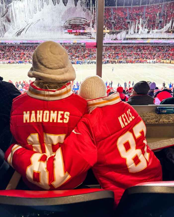 Taylor Swift and Brittany Mahomes Twin in Custom Chiefs Puffer Coats ...