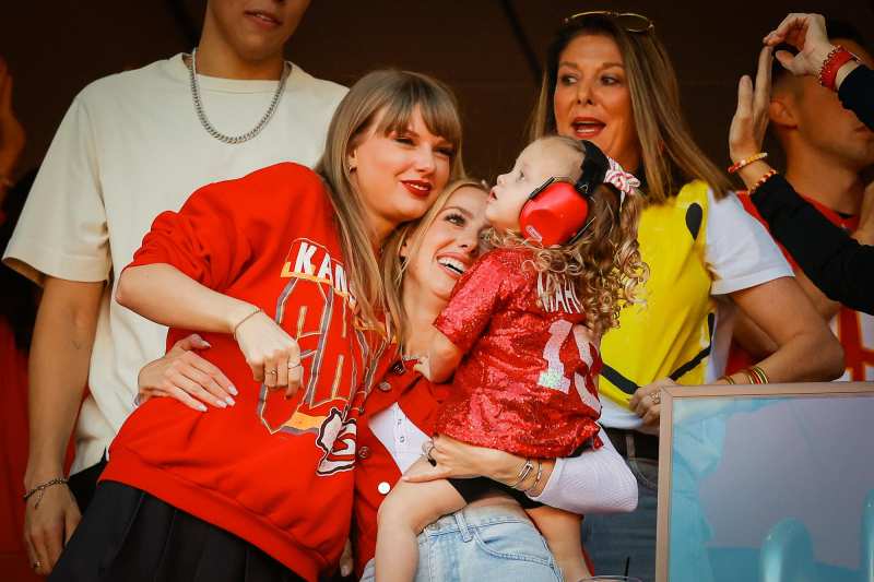 Taylor Swift and Brittany Mahomes' Best Friendship Moments in Photos ...