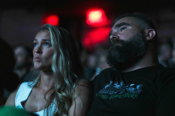 How Taylor Swift Is Connecting With Travis Kelce's Sister-in-Law Kylie ...