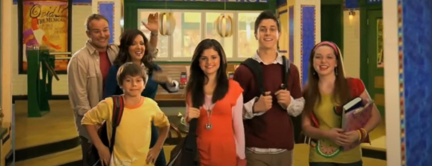 Selena Gomez Returns as Alex in Wizards Beyond Waverly Place Trailer ...