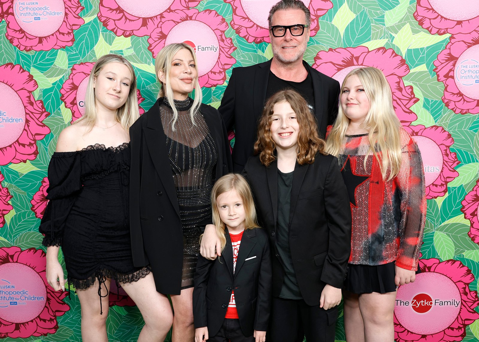 Tori Spelling Sends a Clear Message With Middle Finger Photo, T-Shirt ...