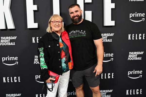 Taylor Swift's Support Gives Travis Kelce a Reason to 'Play Harder ...