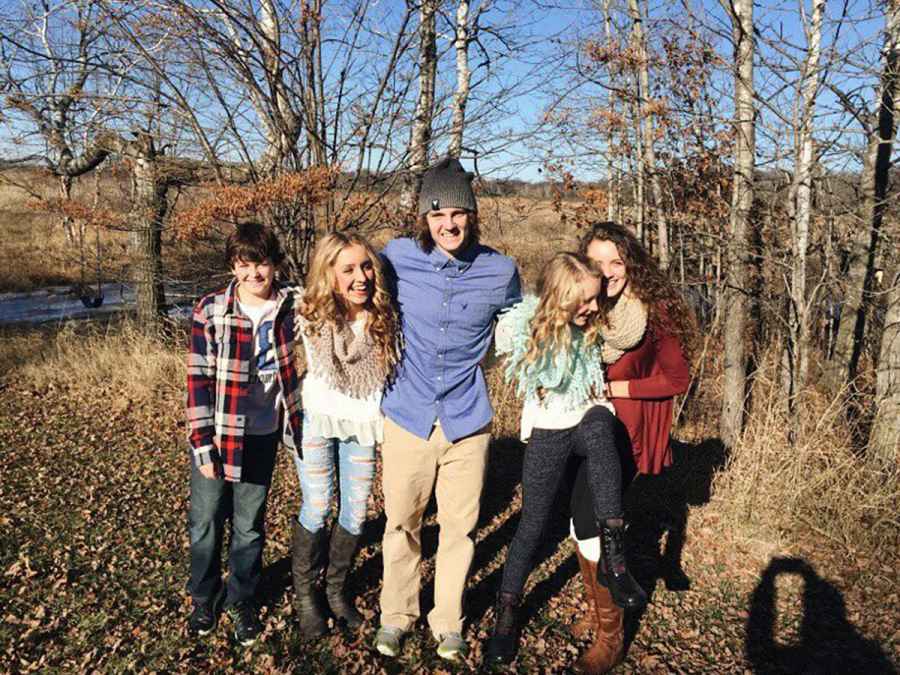 ‘The Bachelor’ Season 28 Contestant Daisy Kent’s Family Guide | Us Weekly