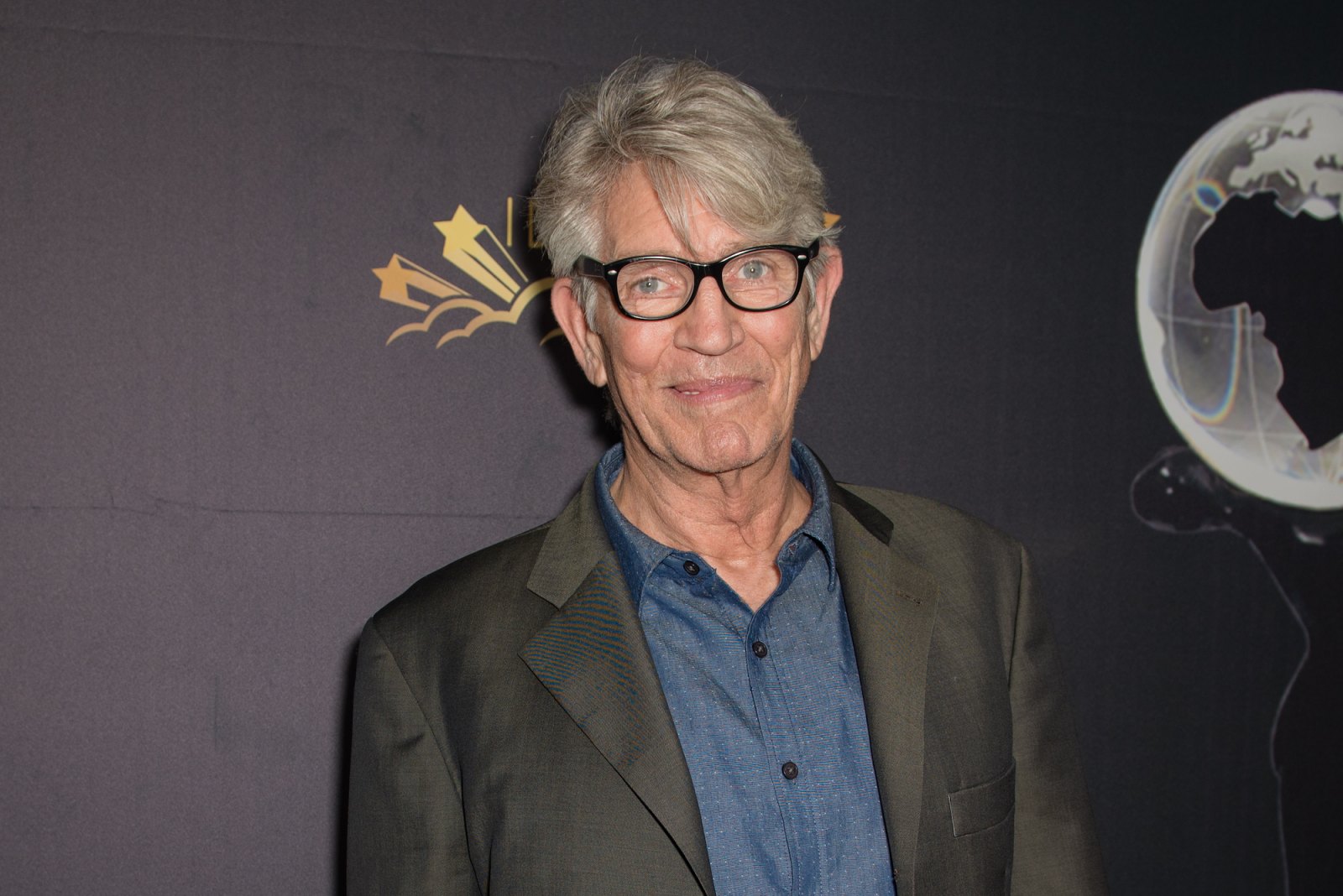 Eric Roberts Is 'Convinced' His Fish Know His 'Singing Voice' | Us Weekly