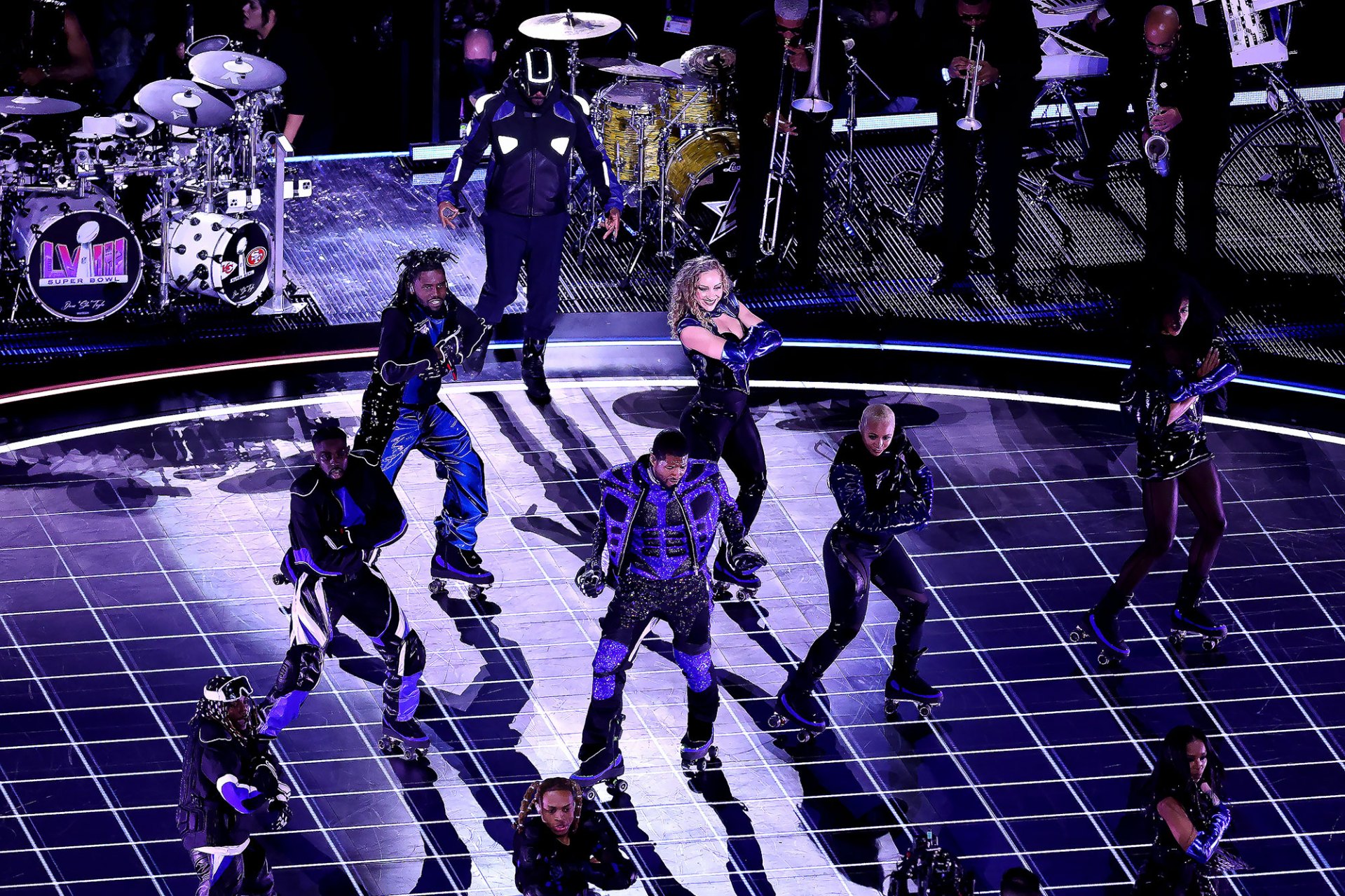 Usher Paid Tribute to Late Drummer During Super Bowl 2024 Halftime Show ...