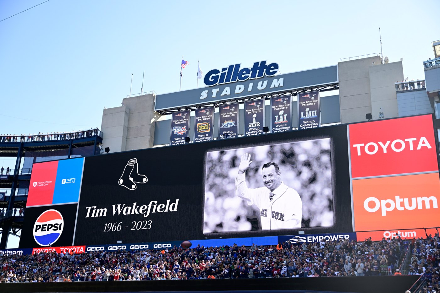 Former MLB Pitcher Tim Wakefield and Wife Stacy's Relationship Timeline ...