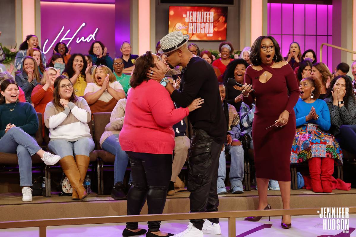 Criminal Minds' Shemar Moore Kisses Fan During Talk Show Appearance ...