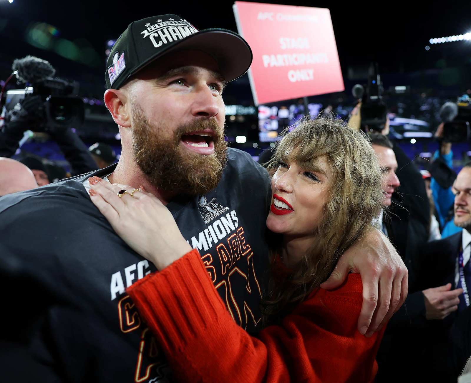 Taylor Swift Kisses Travis Kelce After Sydney 'Eras Tour' Concert | Us ...