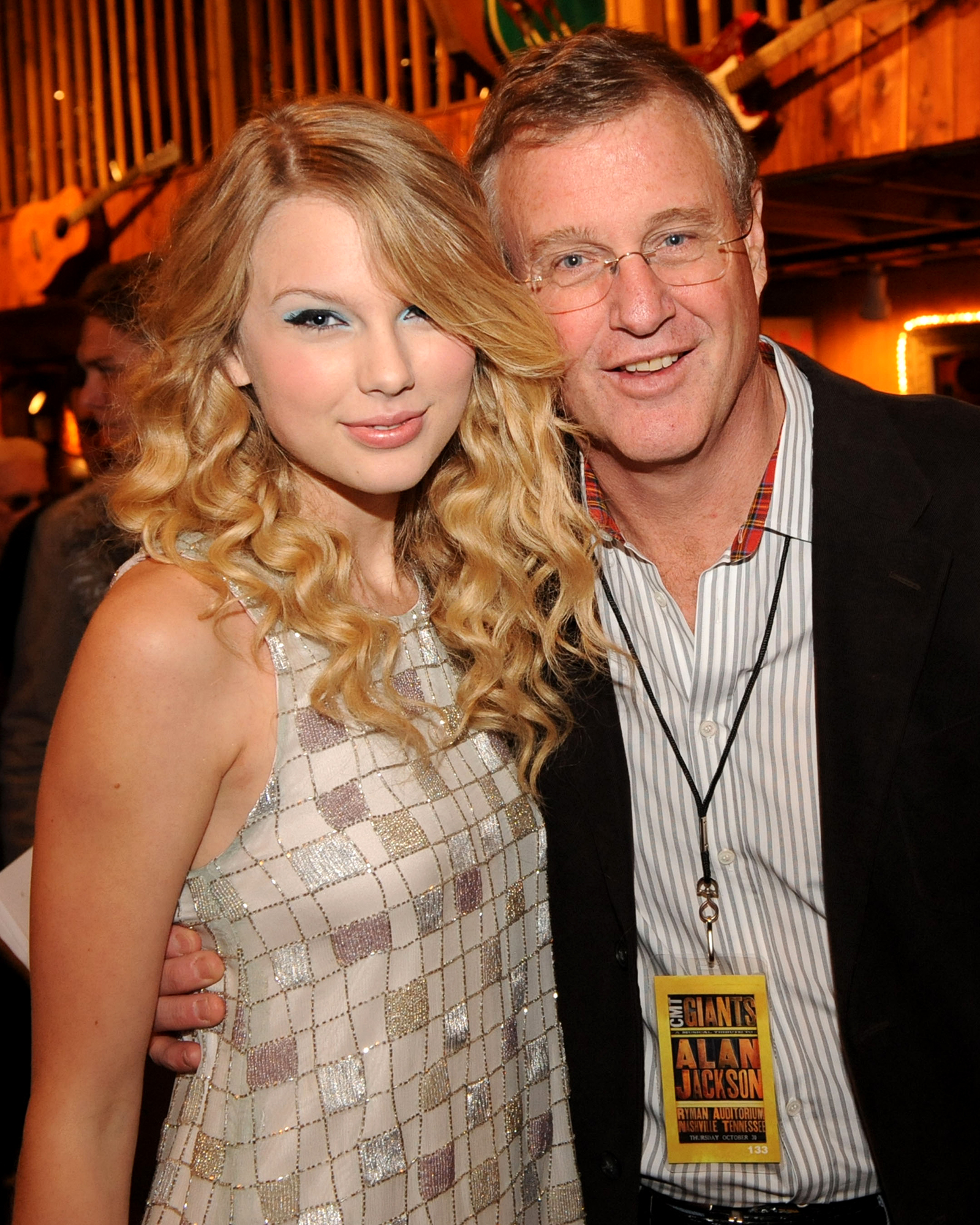 Taylor Swift’s Dad Scott Swift Briefly Addresses Becoming a Chiefs Fan ...