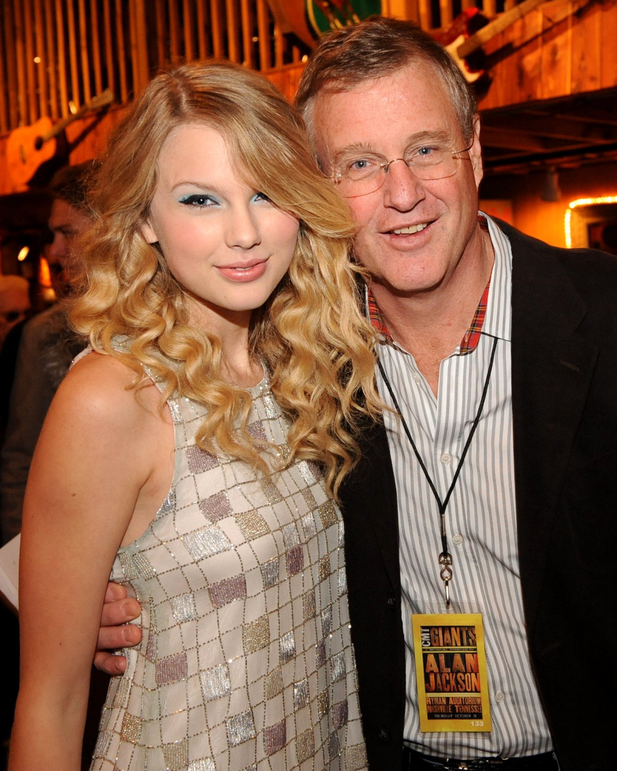 Taylor Swift’s Dad Scott Swift Briefly Addresses Becoming a Chiefs Fan ...