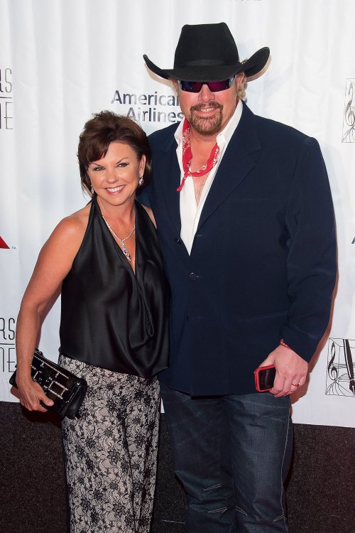 Toby Keith and Wife Tricia Lucus' Relationship Timeline | Us Weekly