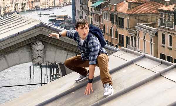 Tom Holland Returns to London's West End in 'Romeo and Juliet' | Us Weekly