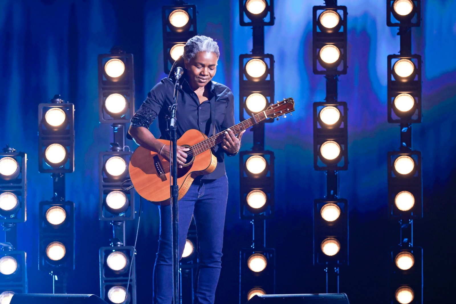 Tracy Chapman’s Original ‘Fast Car’ Re-enters Billboard Hot 100 | Us Weekly