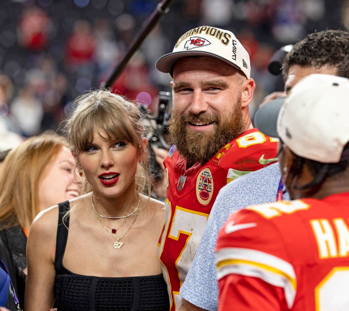 Hear Travis Kelce, Taylor Swift's Super Bowl 2024 Chat in Mic'd Up Clip ...
