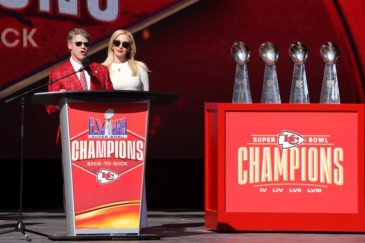 The Best Nods to Taylor Swift at the Chiefs 2024 Super Bowl Parade | Us ...