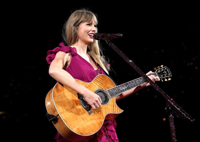 Fans Find Cheating Link in Taylor Swift’s Surprise Song Mash-Up | Us Weekly