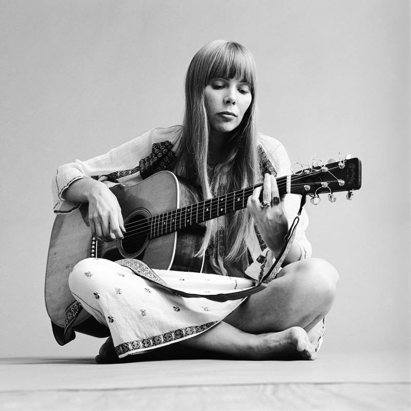 Joni Mitchell Returns to Spotify After Joe Rogan Podcast Boycott | Us ...
