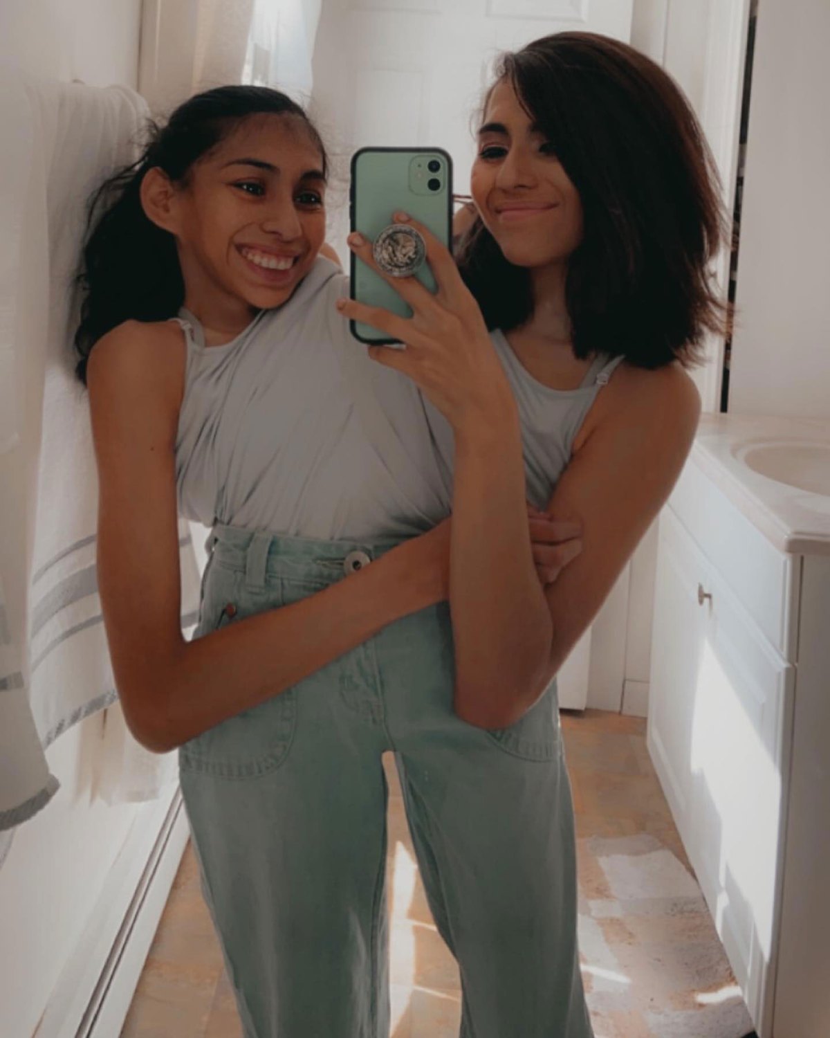 Conjoined Twins Carmen, Lupita Andrade Answer Questions in Video | Us ...