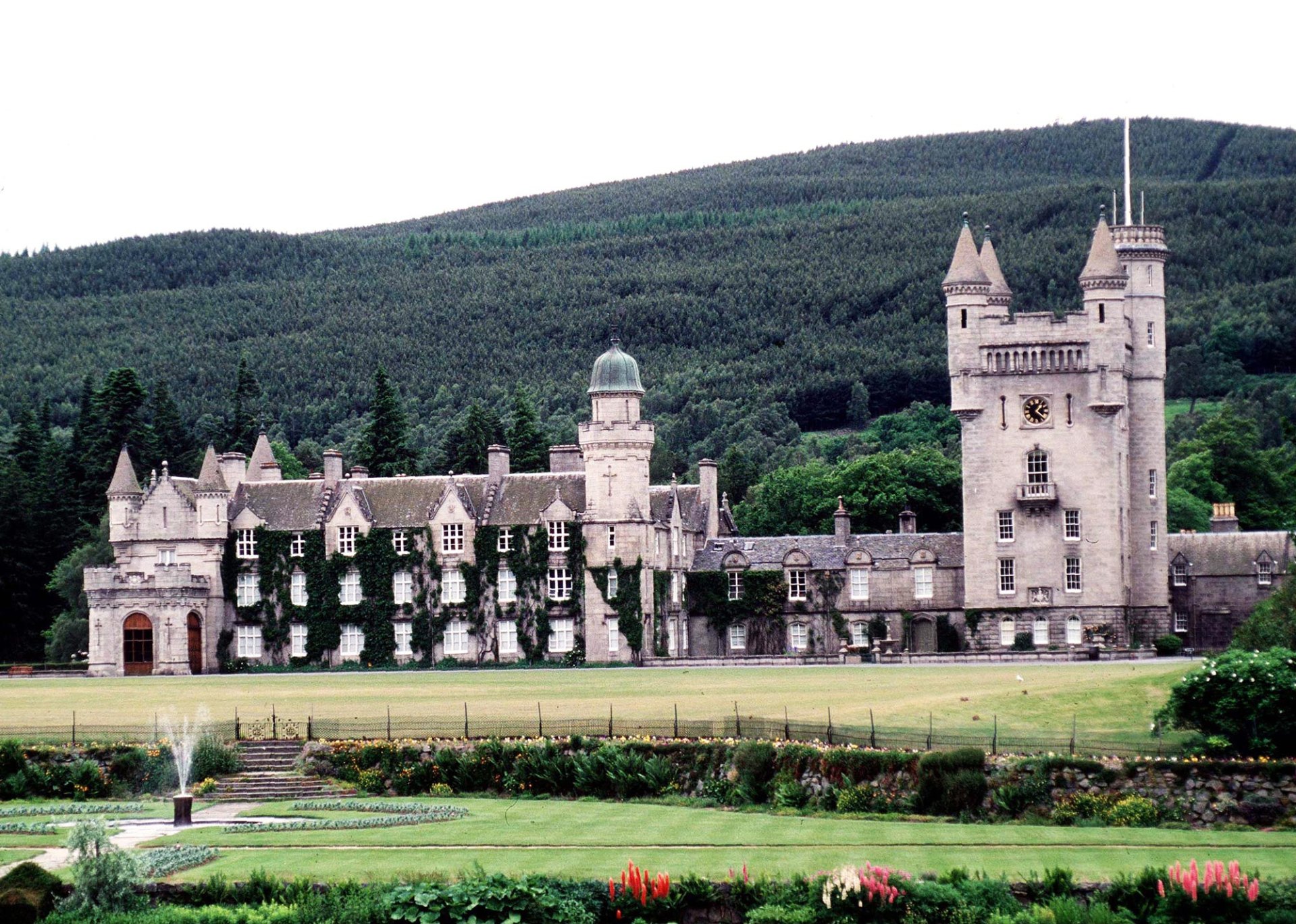 King Charles Breaks Royal Tradition by Offering Balmoral Castle Tours ...