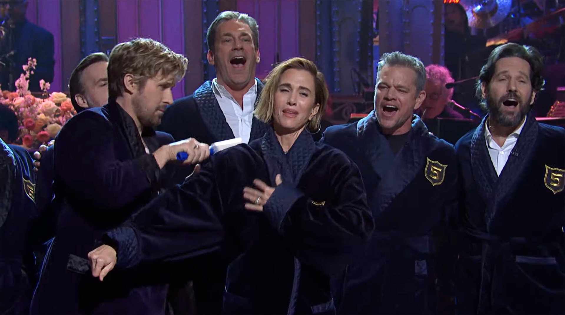 SNL Recap: Kristen Wiig Gets Five-Timers Robe From Ryan Gosling, More ...