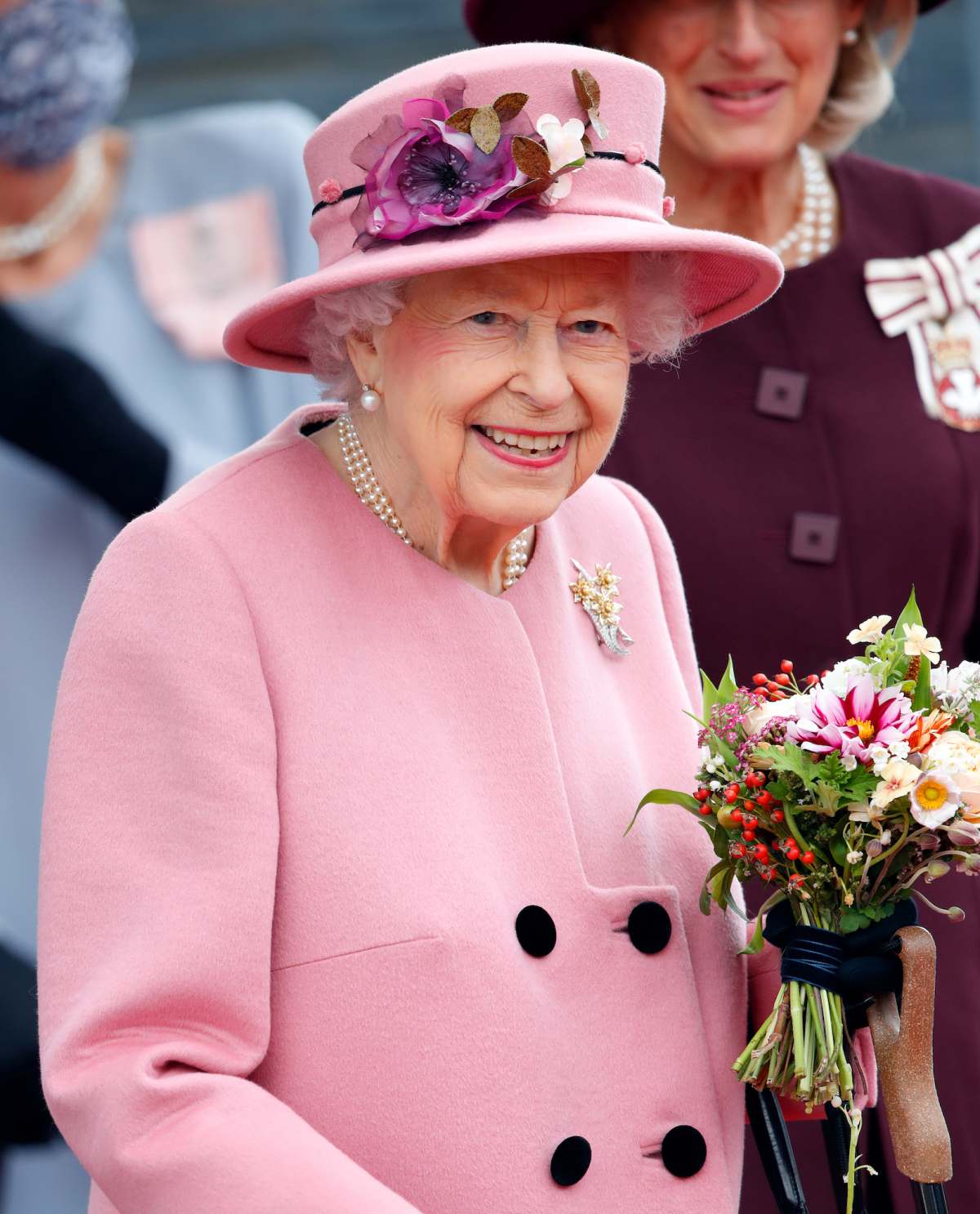 Queen Elizabeth II Statue Revealed in Honor of Her 98th Birthday | Us ...