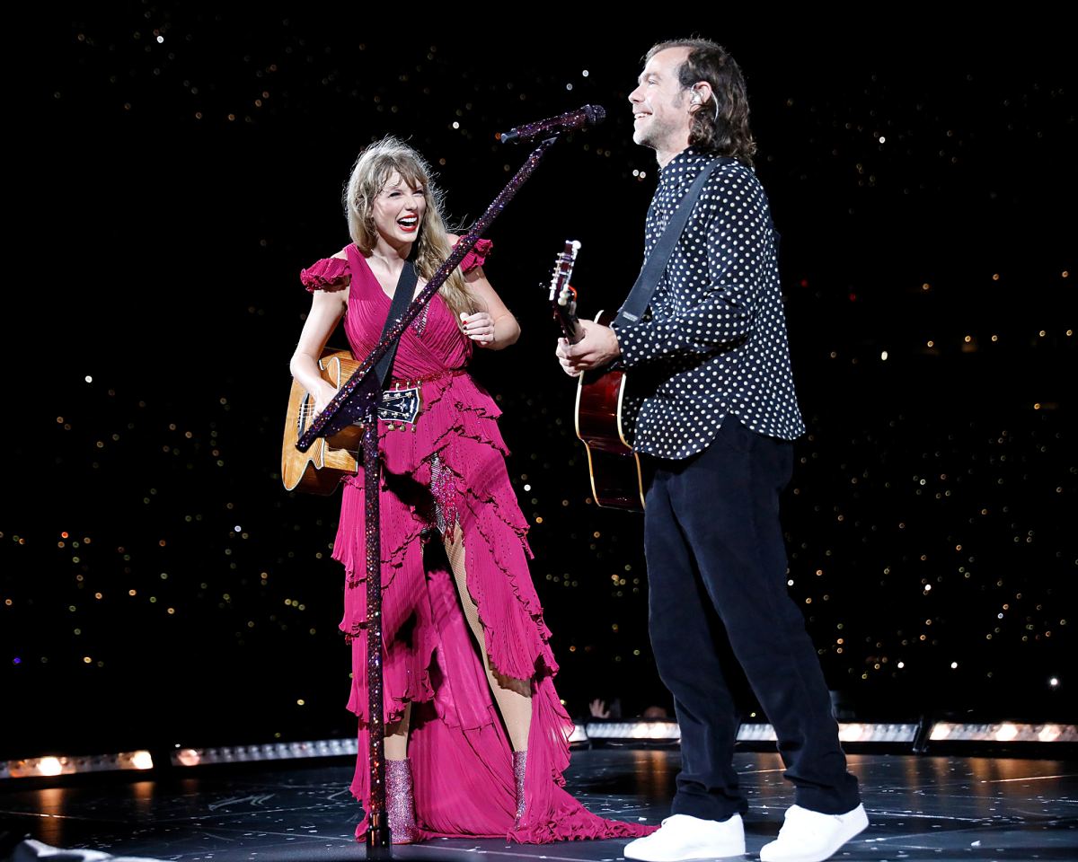 Taylor Swift and Collaborator Aaron Dessner's Friendship Timeline | Us ...