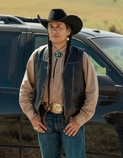 Yellowstone's Mo Brings Plenty Asks for Help Finding Fugitive Nephew ...