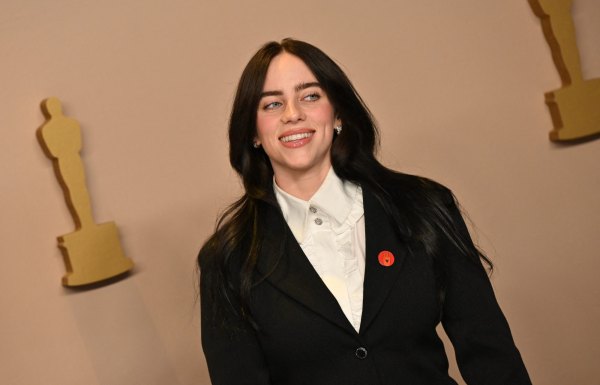 Billie Eilish Weighed Down Underwater for 6 Hours for New Album Cover ...