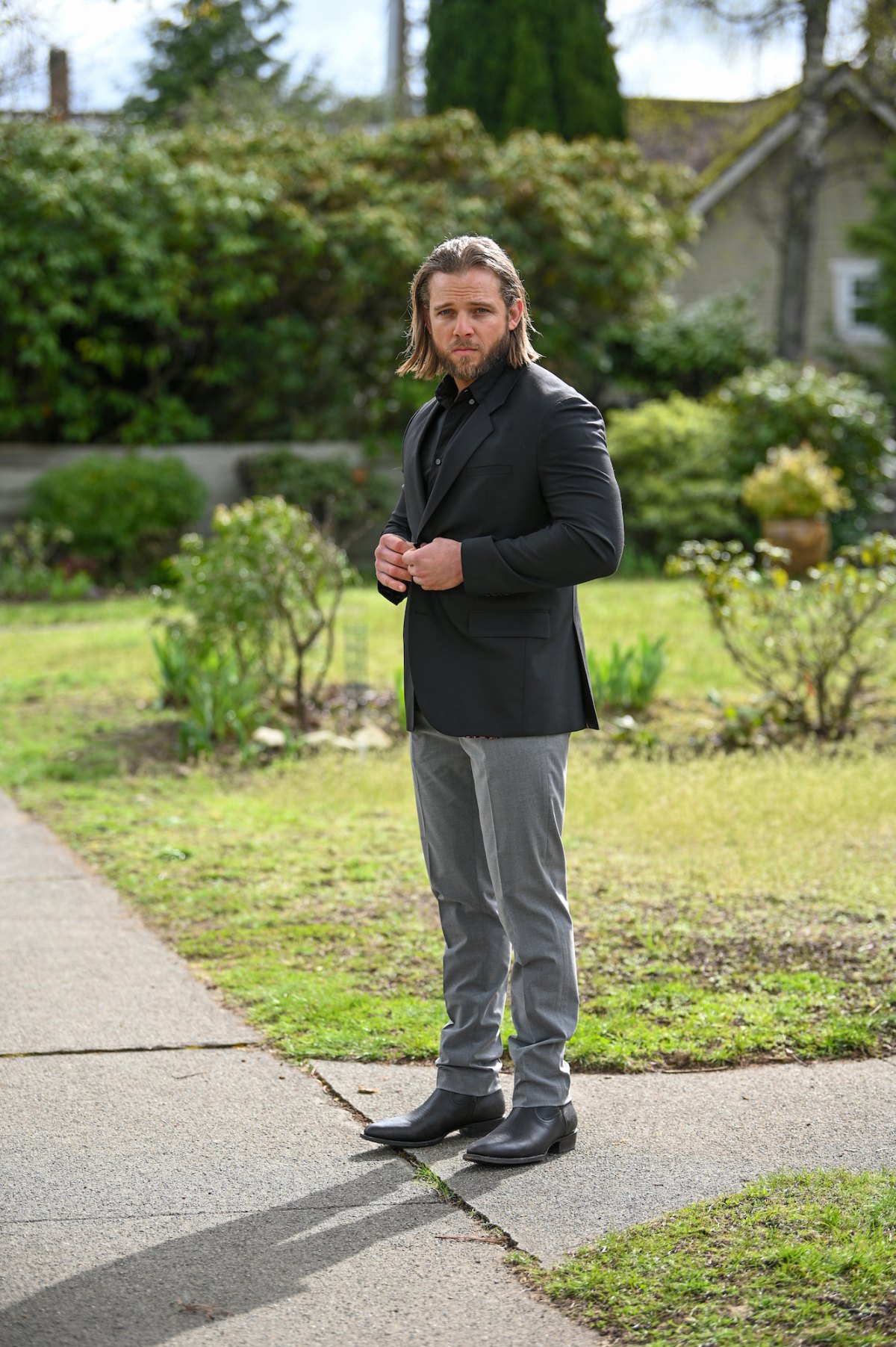 Inside Fire Country Season 3 Vision for Bode's Style, Non-Prison Look ...