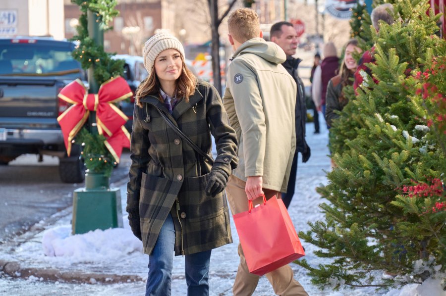 Hallmark’s 2024 Christmas in July Lineup Is Here: Movie Details | Us Weekly