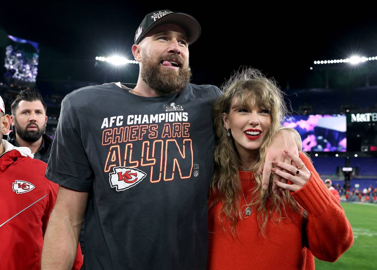 Tom Brady Brings Up Taylor Swift at Roast With Kansas City Chiefs Dig ...