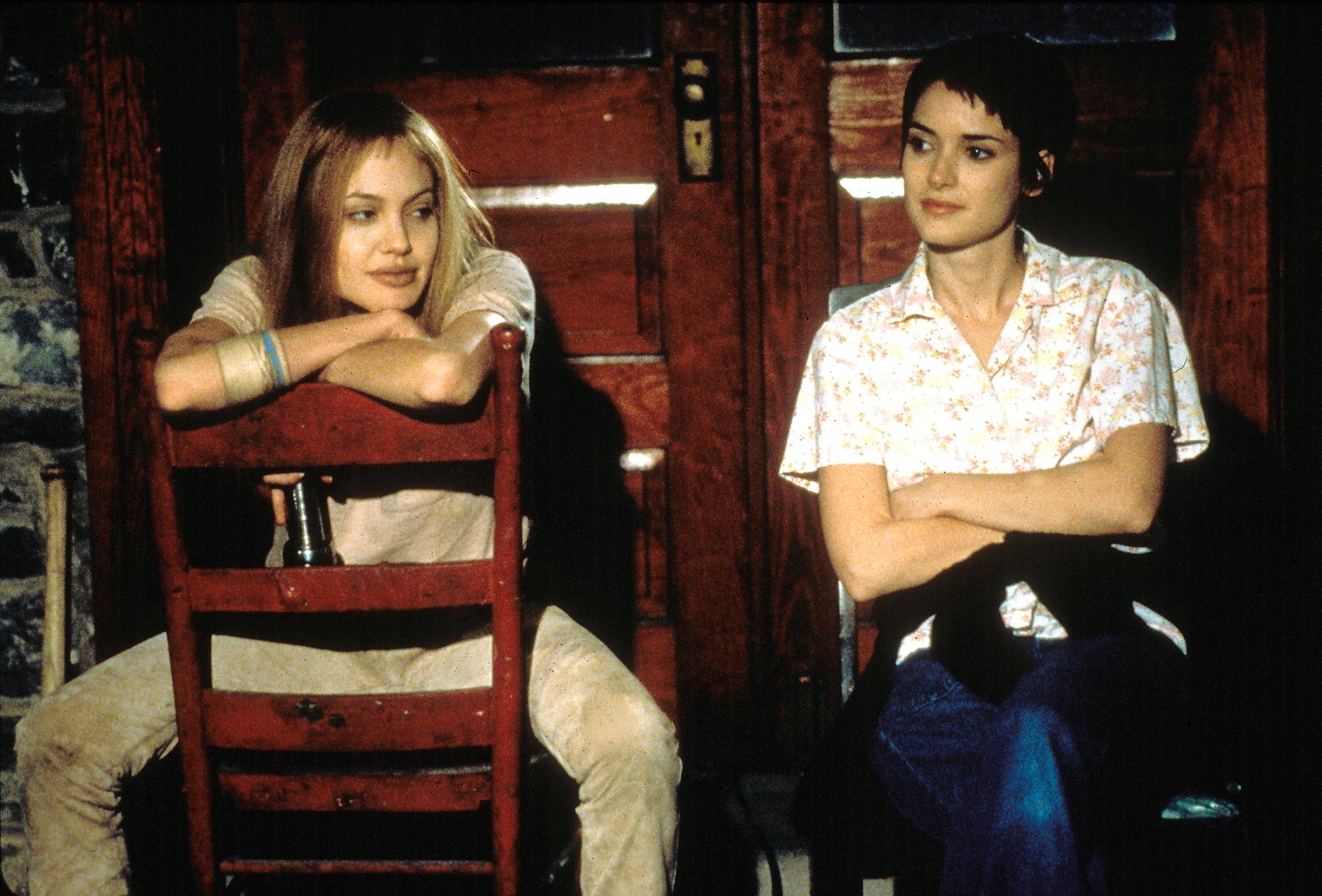 Elisabeth Moss Details Angelina vs. Winona Camps on Girl, Interrupted ...