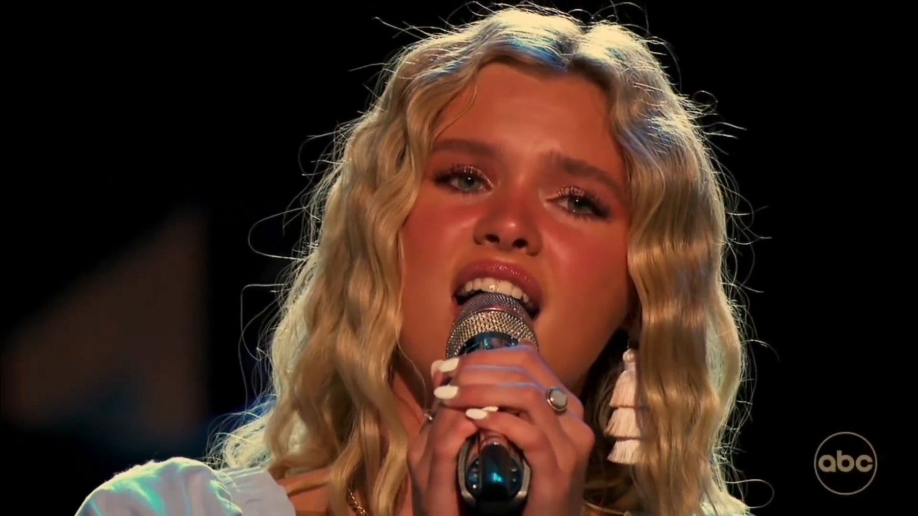 American Idol Alum Kenedi Going on Mission Trip After Quitting Show ...