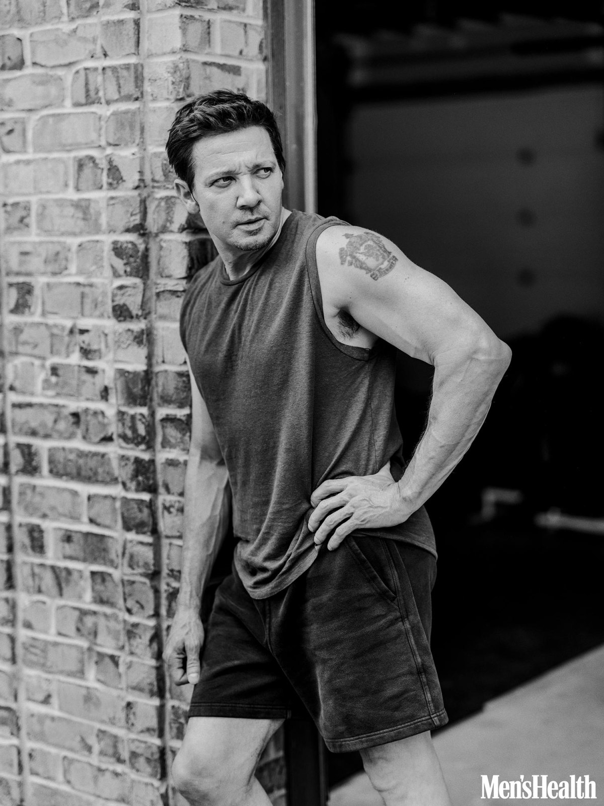 Jeremy Renner Shows Scars in Shirtless Photos for 1st Time After ...