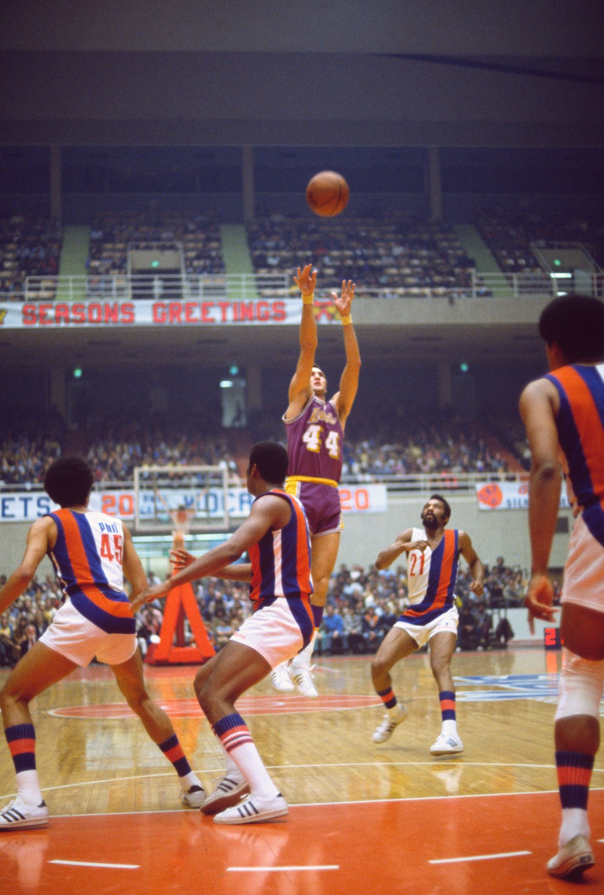 Jerry West, Basketball Hall of Famer and Lakers Legend, Dead at 86 | Us ...