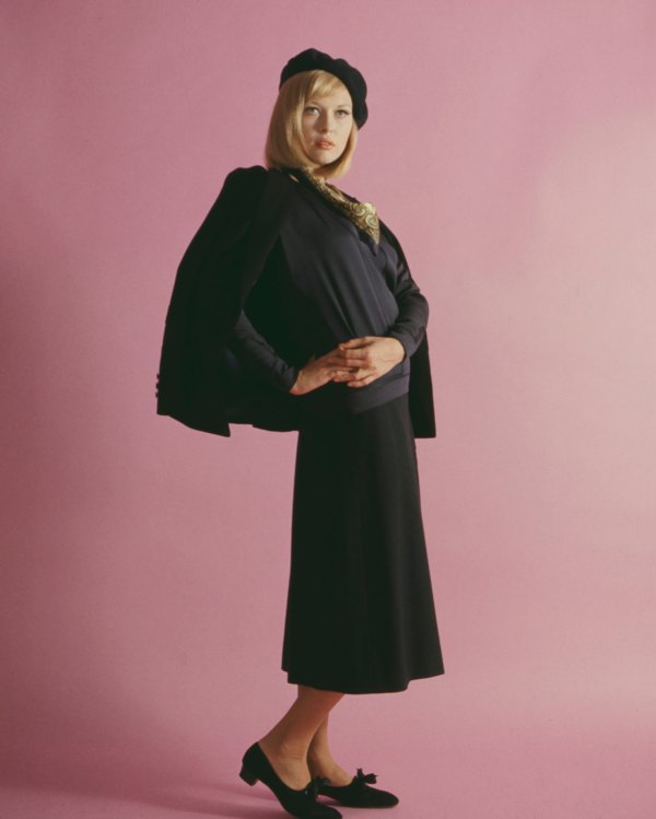 Faye Dunaway 'Started Crying' Revealing Son's Adoption in Documentary ...