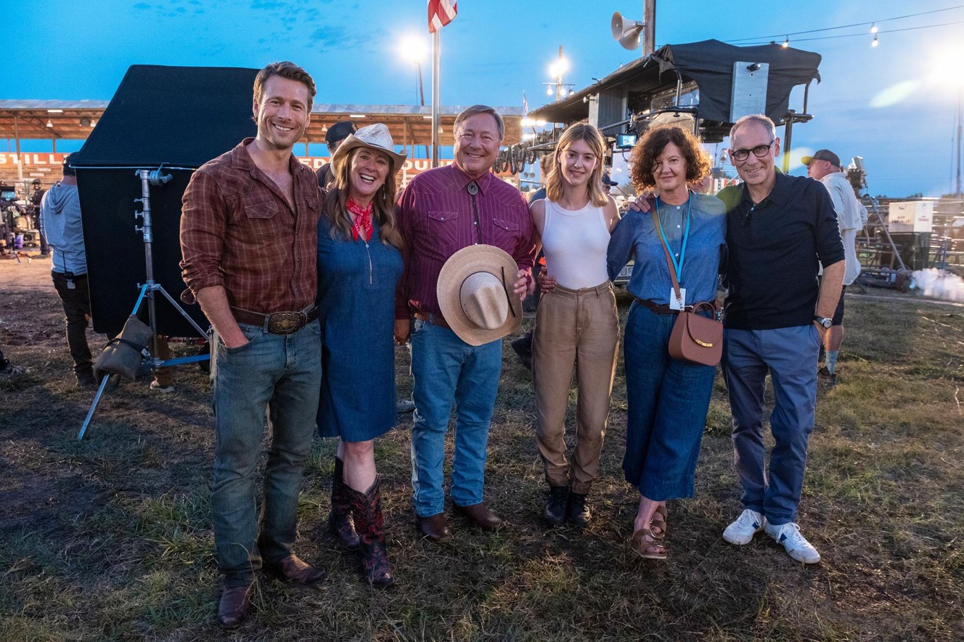 Glen Powell Says His Parents 'Nailed' Their Cameo in Twisters: Photo ...