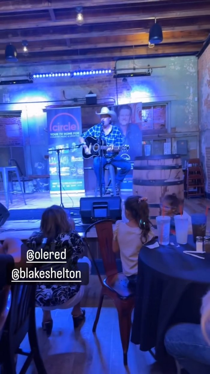 Gwen Stefani’s Son Zuma Makes Country Music Debut at Blake Shelton Bar ...