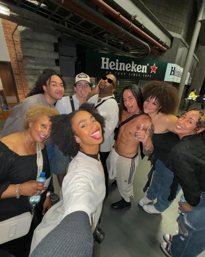 Inside Taylor Swift and Travis Kelce's 'Amazing' Night at Dublin Bar ...
