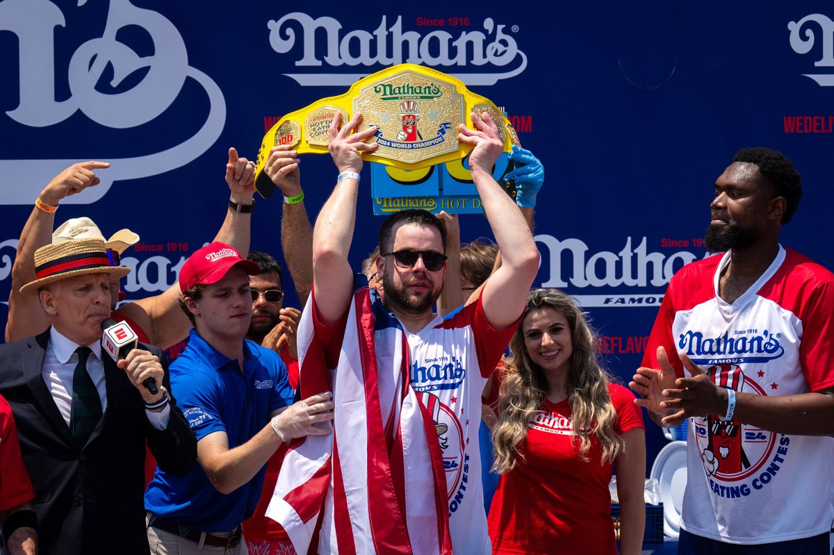Patrick Bertoletti Wins 2024 Nathan's Famous Hot Dog Eating Contest ...