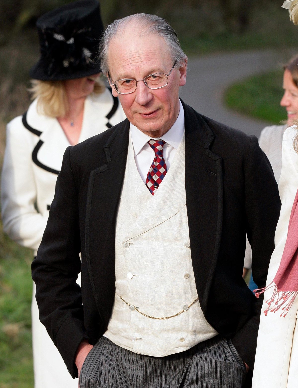 Prince Harry Spoke With Spencers After Uncle Robert Fellowes' Death ...