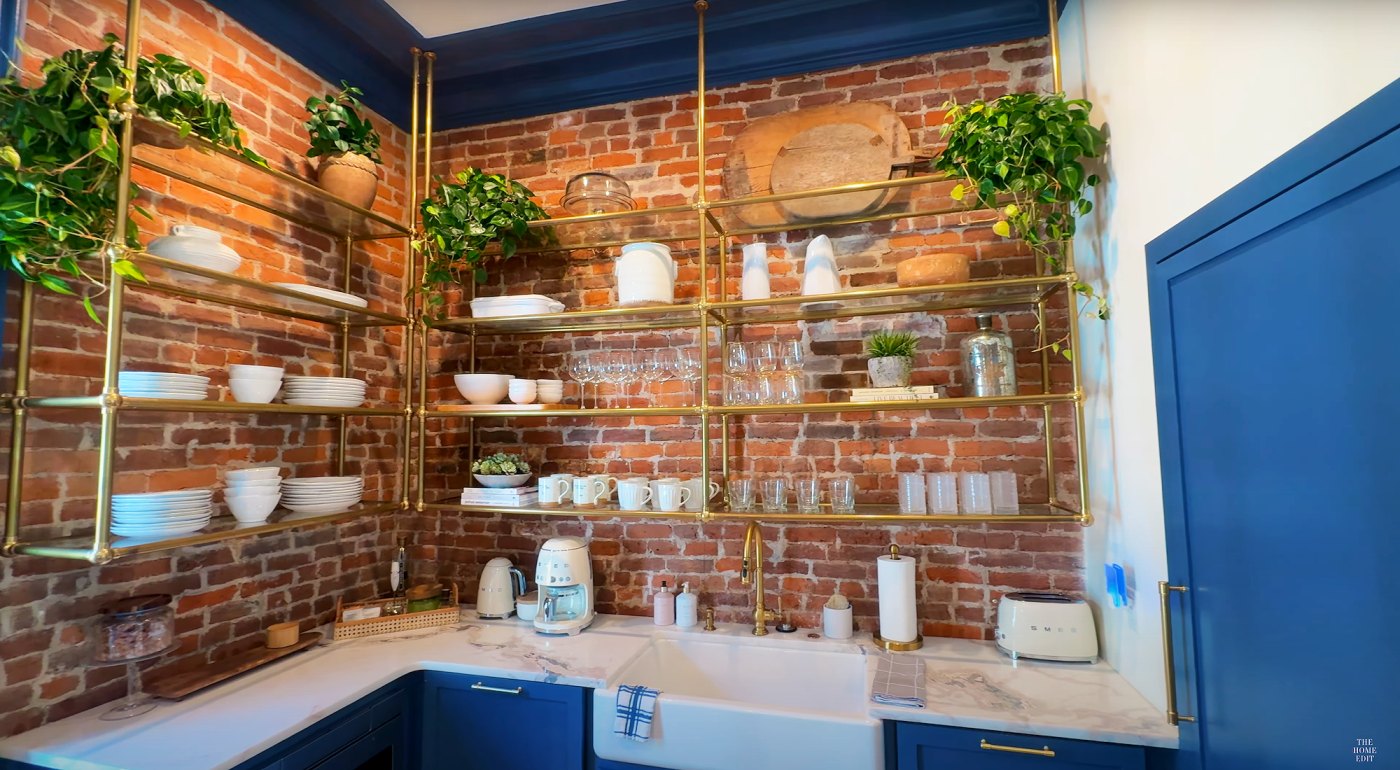 Reese Witherspoon Gets Her Kitchen and Closets Reorganized: Watch | Us ...