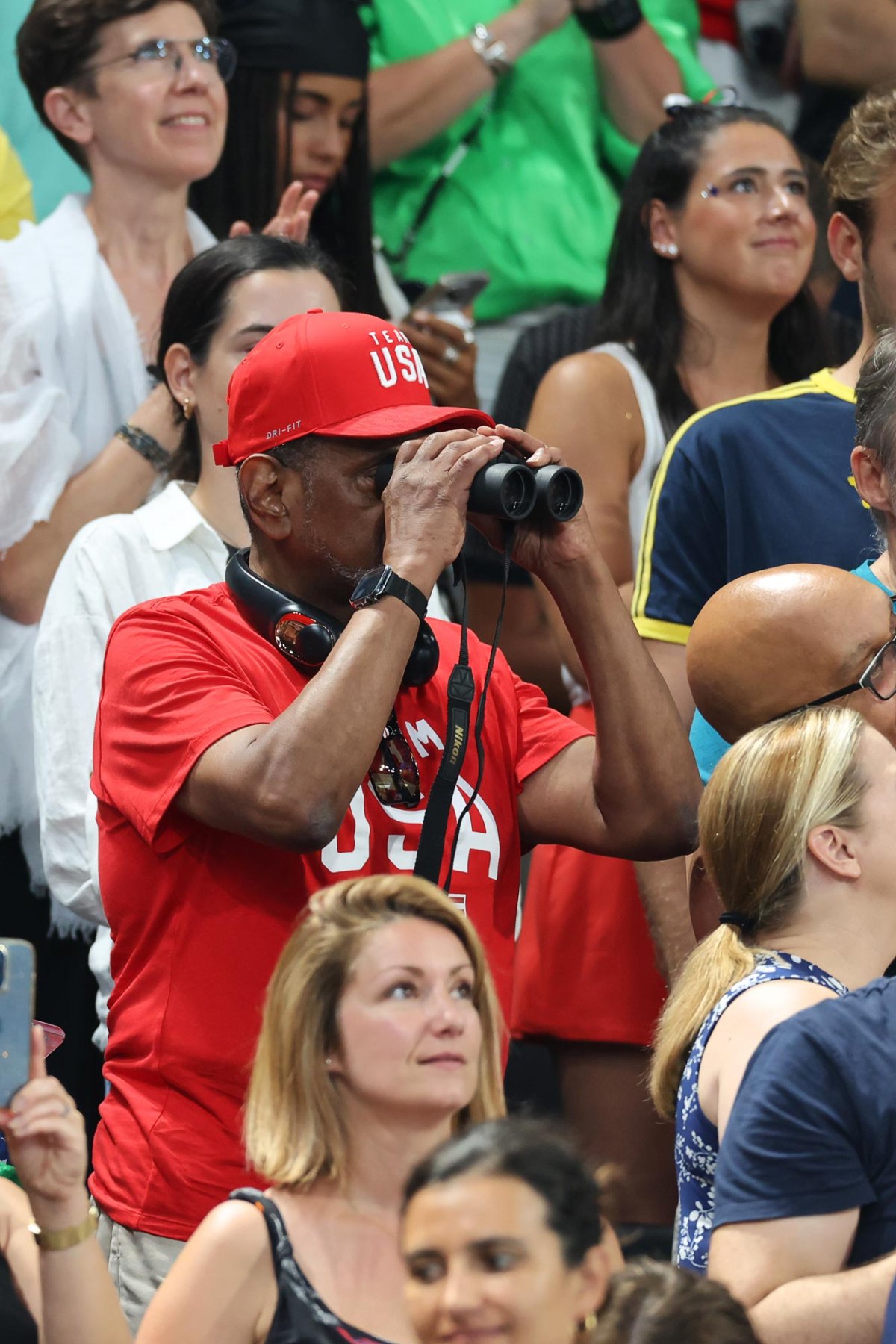 Simone Biles Loves That Her Dad Uses Binoculars to Watch Her at ...